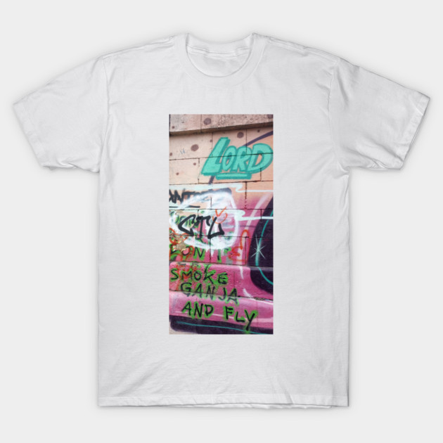 "LORD SMOKE GANJA AND FLY" GRAFFITI ART DESIGN - Smoke Ganja And Fly ...