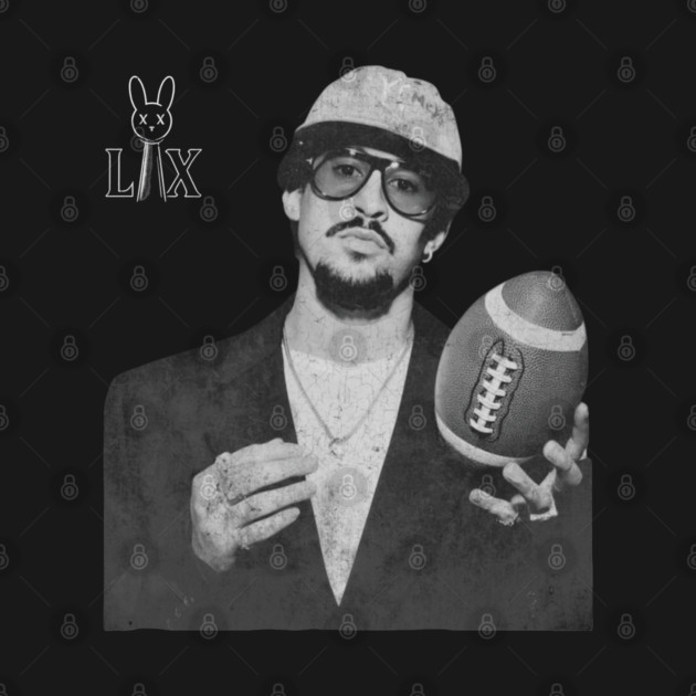 Retro Football Player Design - Football - T-Shirt | TeePublic